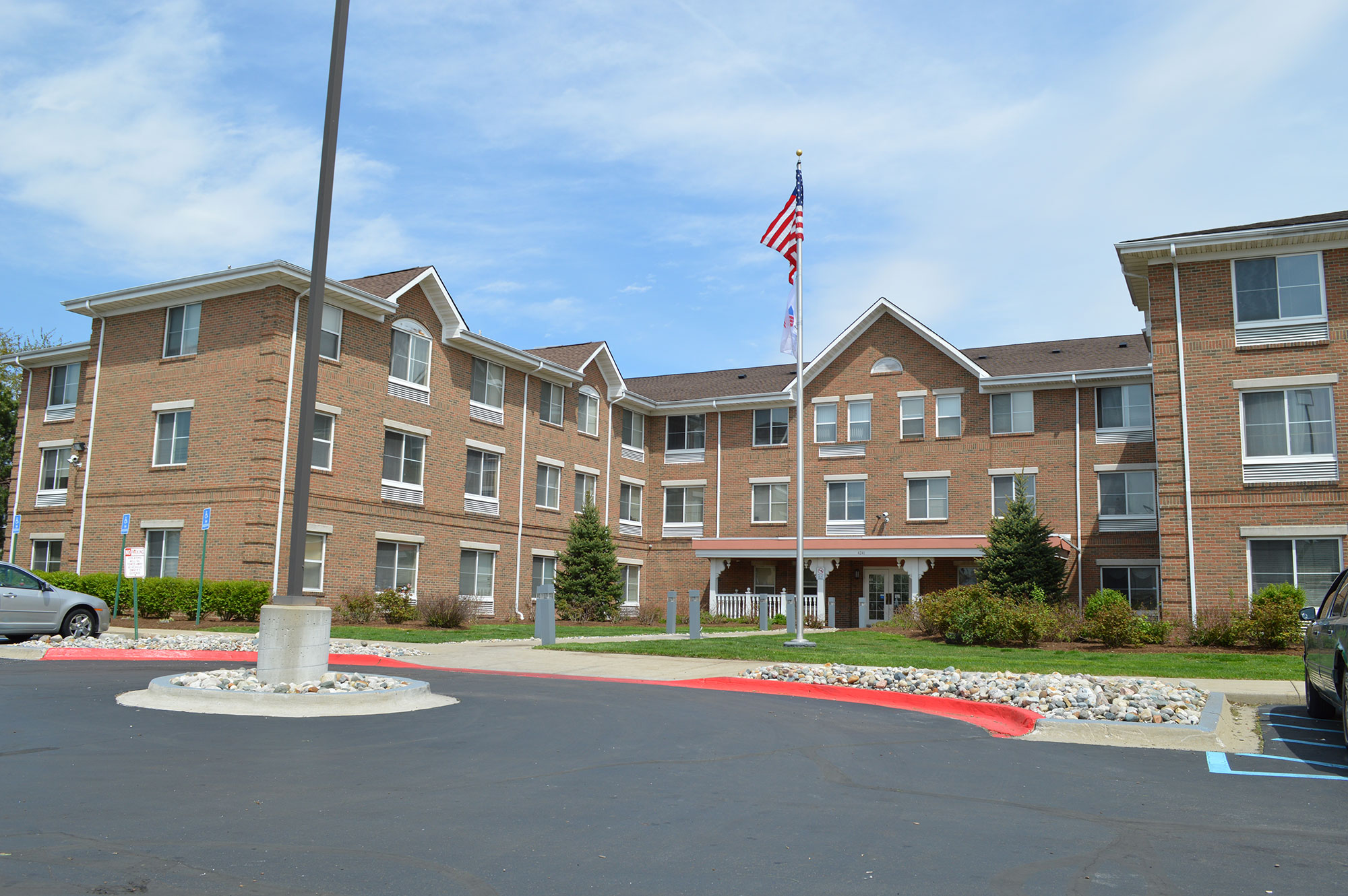 Oak Village Square Apartments - VOA Michigan